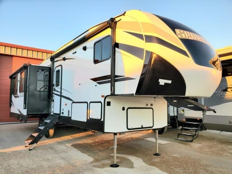 RV for 6 People | CamperAdvise
